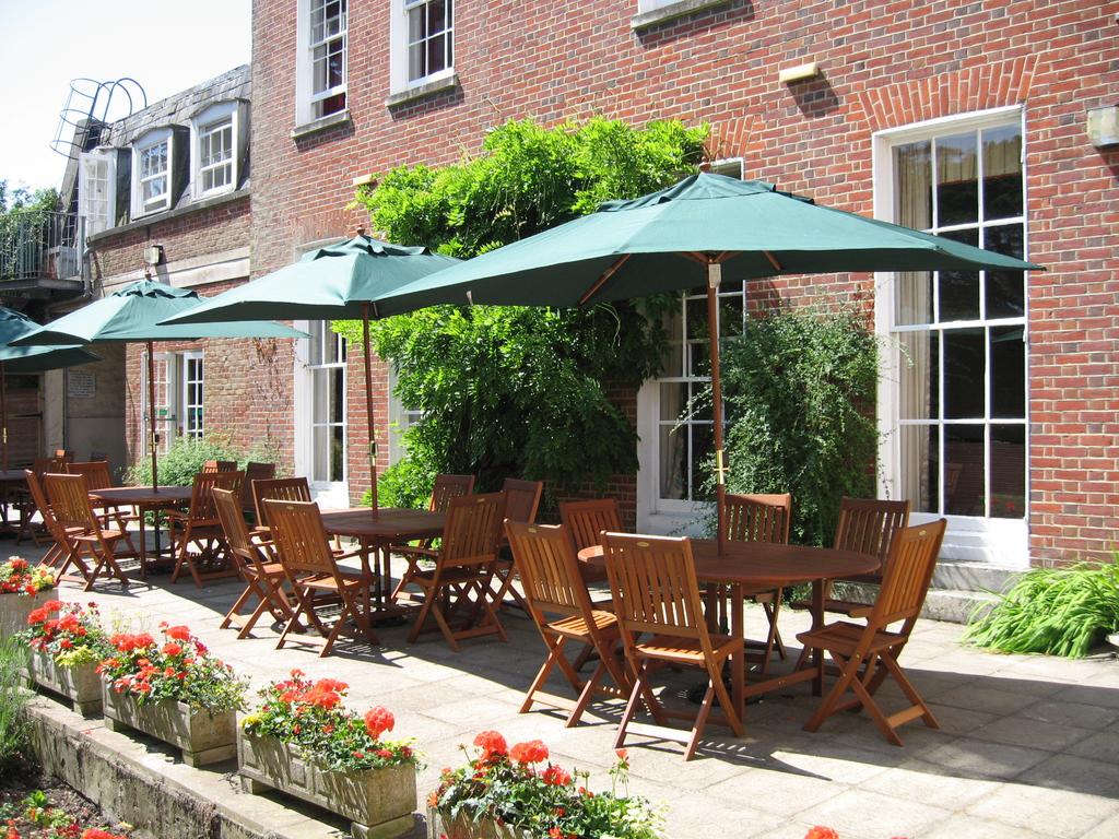 Cheap Hotels in Fareham - Save up to 55% on 3 and 4-star hotels