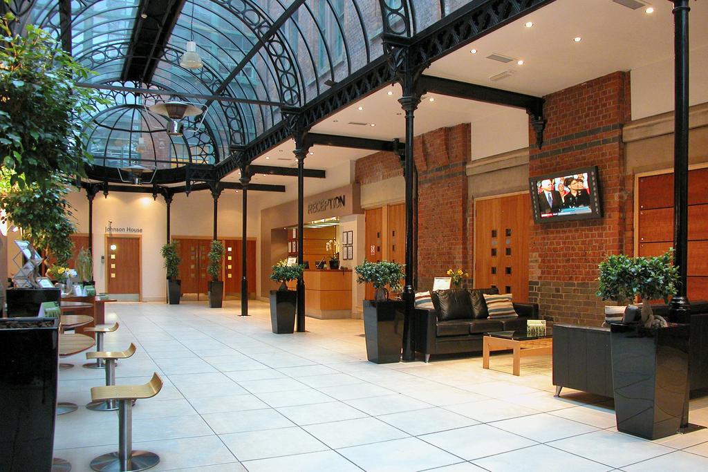 Cheap Hotels in Manchester - Save up to 60% on 3 and 4-star hotels